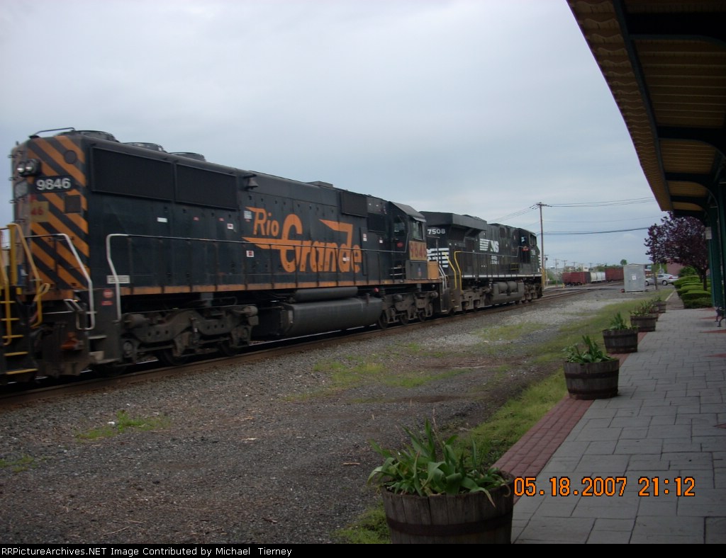 NS ES40DC 7508 leads a ex Rio Grande SD50 on a CSX auto rack train
